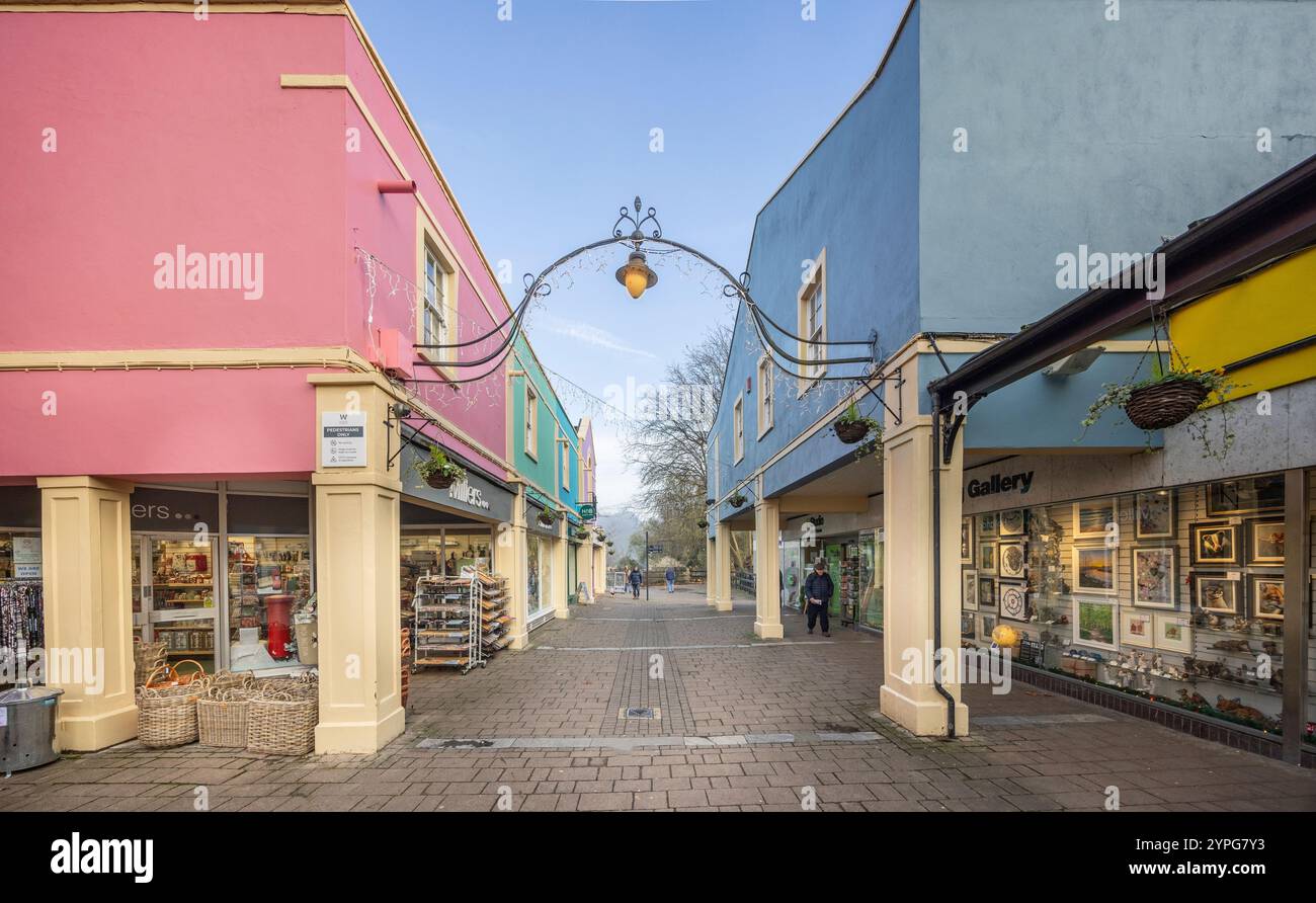 Frome town centre shopping precinct festooned with Christmas lights in ...