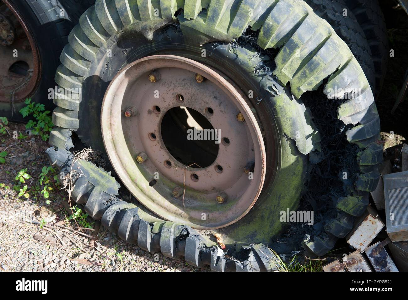 Tyre abandoned hi-res stock photography and images - Alamy
