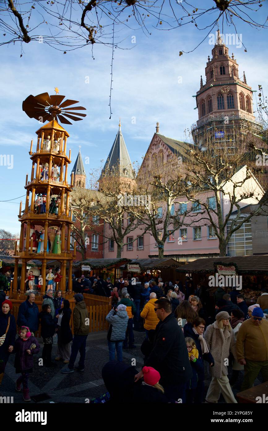 Mainz, Germany. November 30, 2024. Christmas market in Mainz, Nativity ...