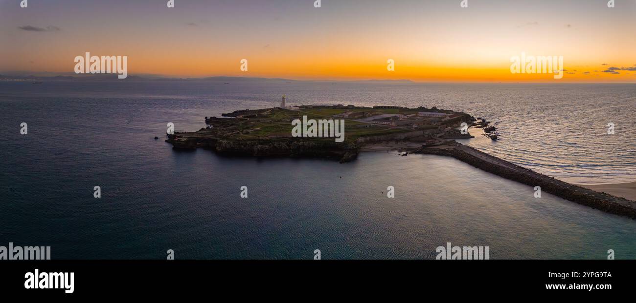 Lighthouse island serenity hi-res stock photography and images - Alamy