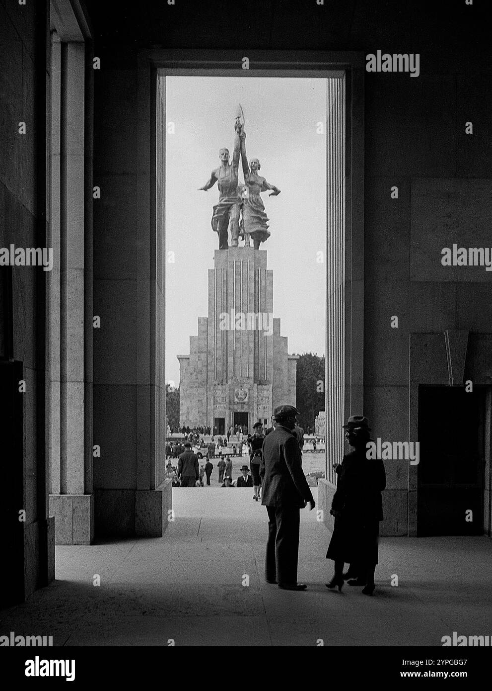 Paris 1937 soviet pavilion hi-res stock photography and images - Alamy