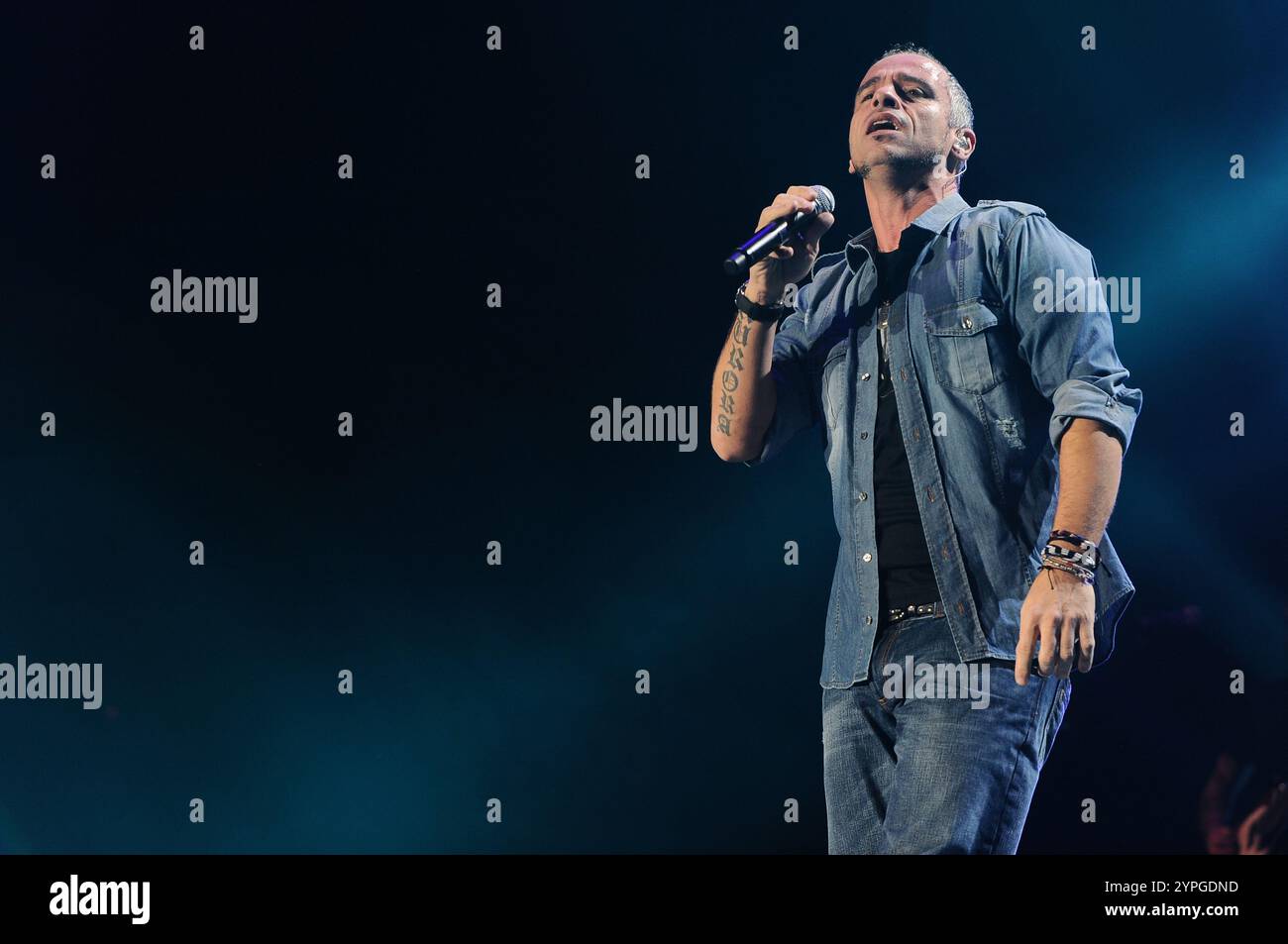 Eros ramazzotti immagini 2009 hi-res stock photography and images - Alamy