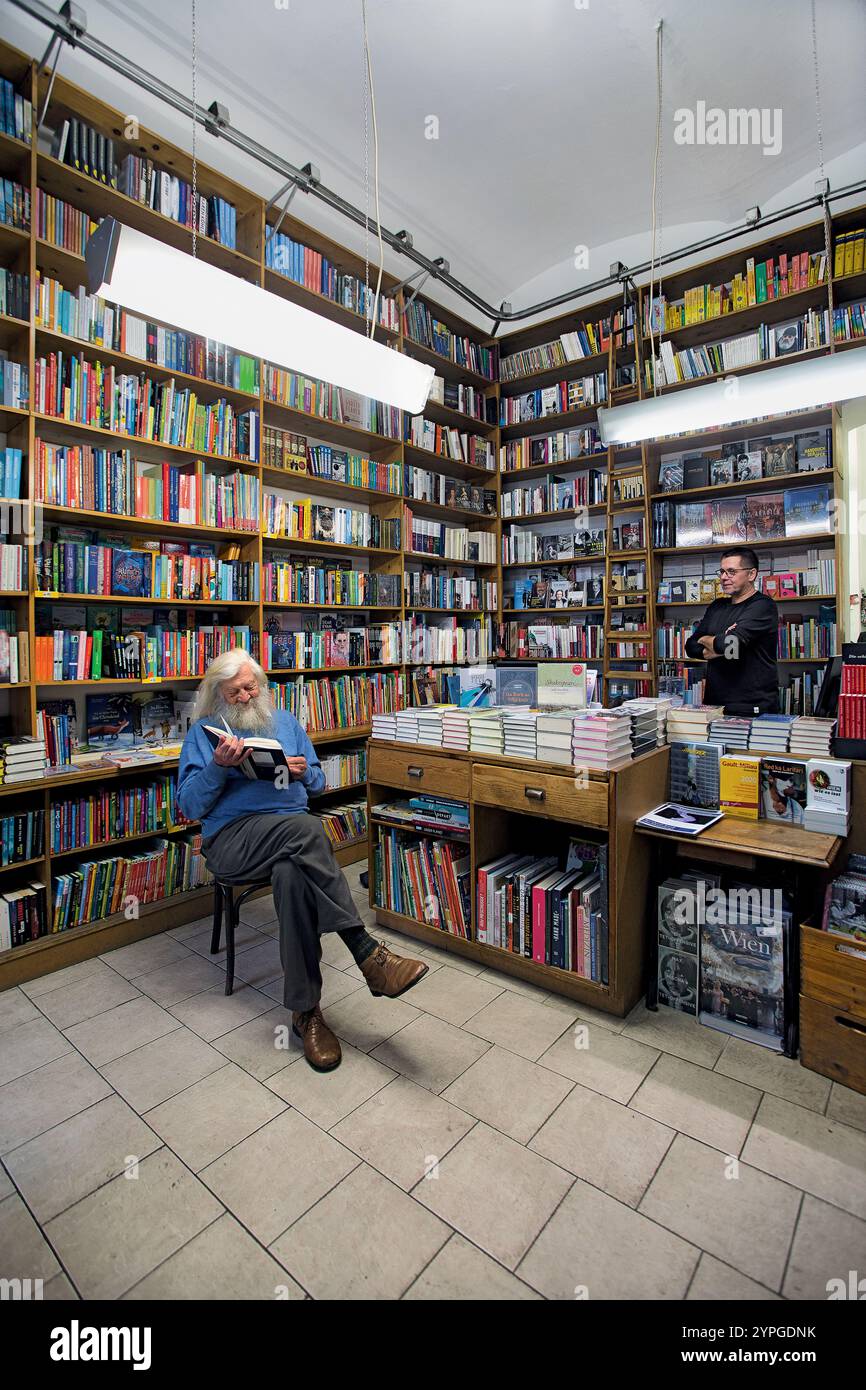 Old world bookstores hi-res stock photography and images - Alamy