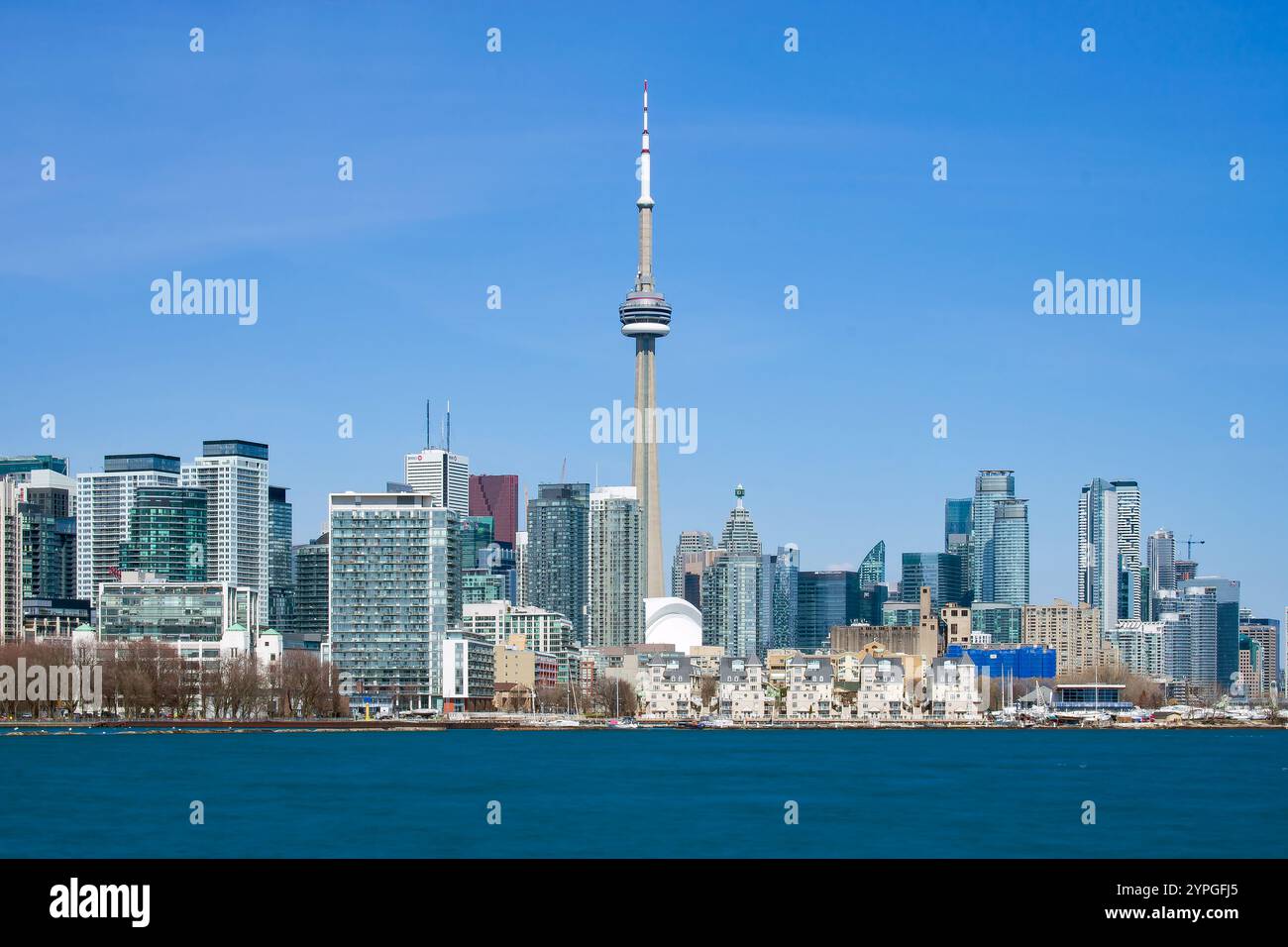 The CN Tower and downtown Toronto viewed from Trillium Park, Ontario ...