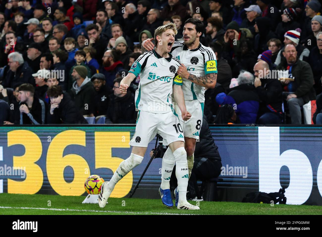 Anthony Gordon of Newcastle United celebrates his goal to make it 0-1 ...