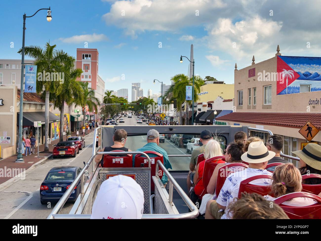 Top deck sightseeing open hi-res stock photography and images - Alamy