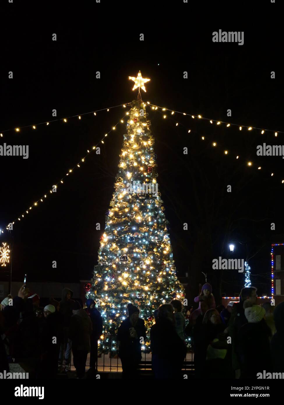Paola, Kansas - November 29, 2024: Mayor's Christmas Tree Lighting at ...