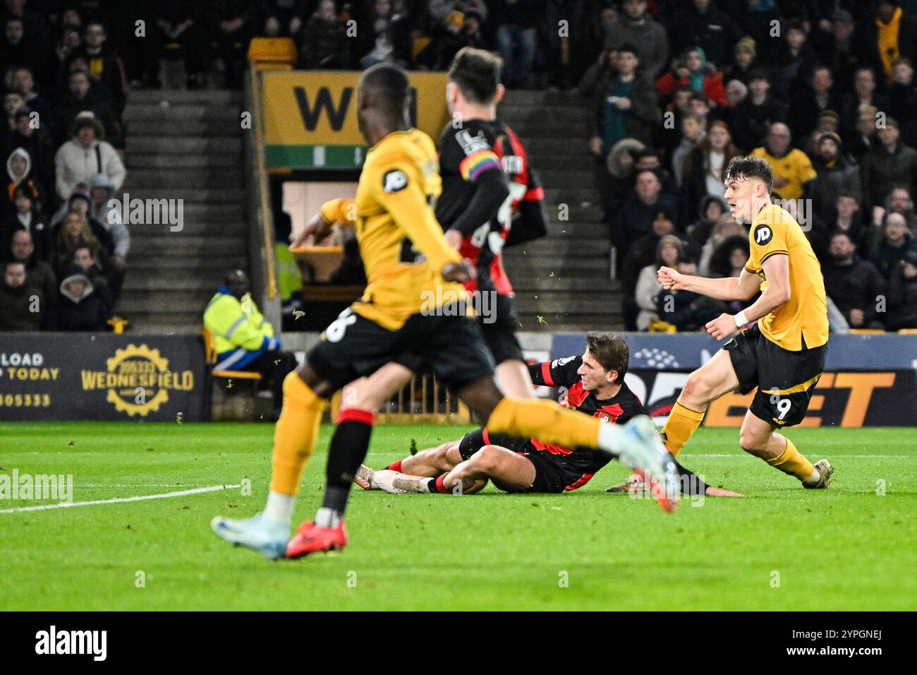 30th November 2024; Molineux Stadium, Wolverhampton, West Midlands ...
