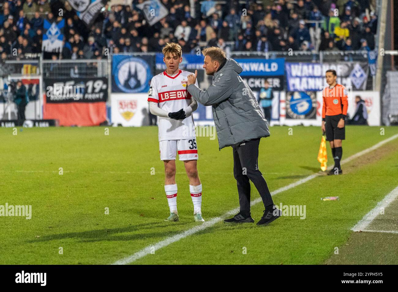 Grossaspach, Deutschland. 30th Nov, 2024. Luca Mack (VfB Stuttgart II, #35) und Markus Fiedler ...
