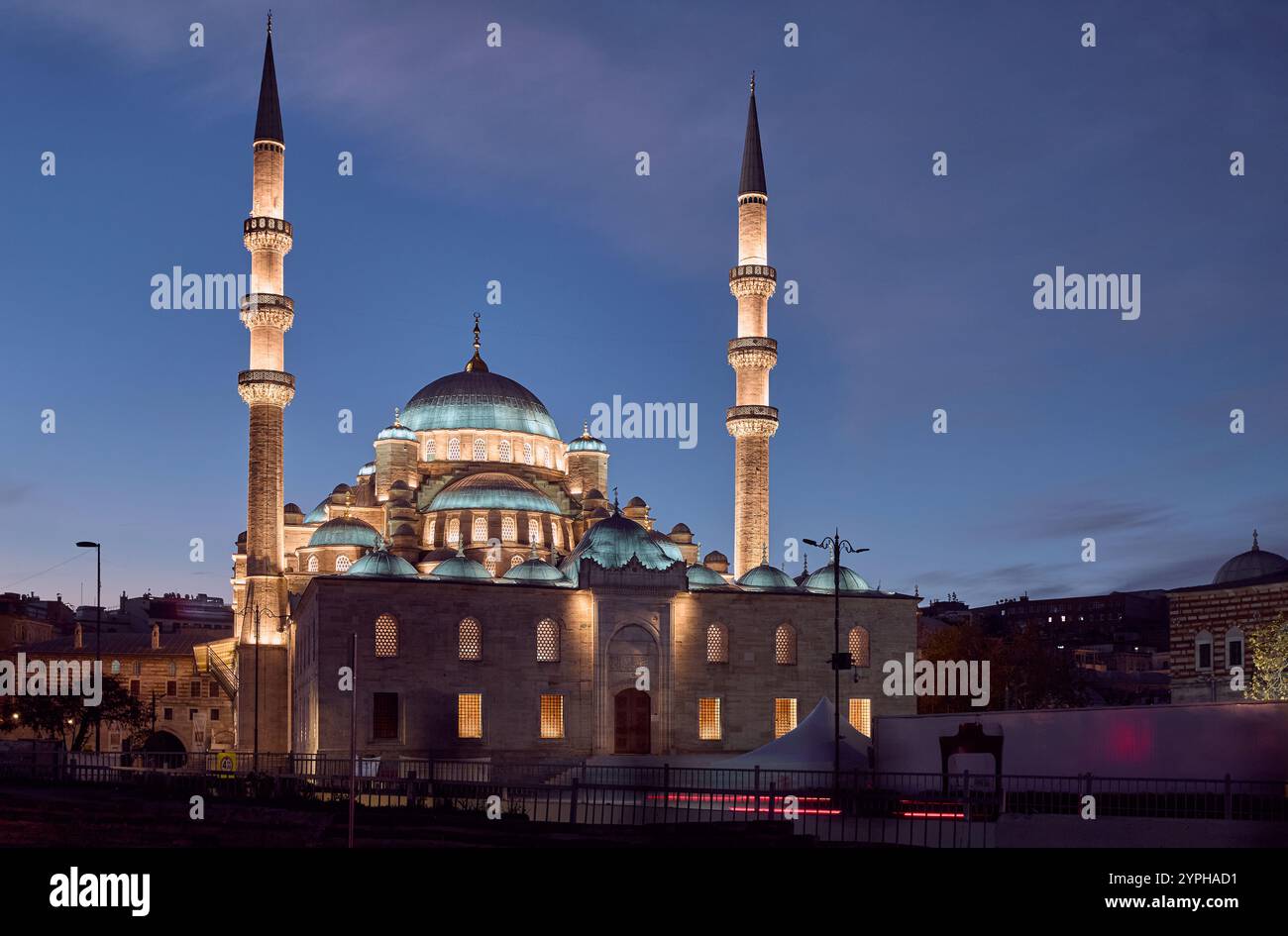 Yeni Camii mosque in Istanbul city at night, Turkey Stock Photo - Alamy
