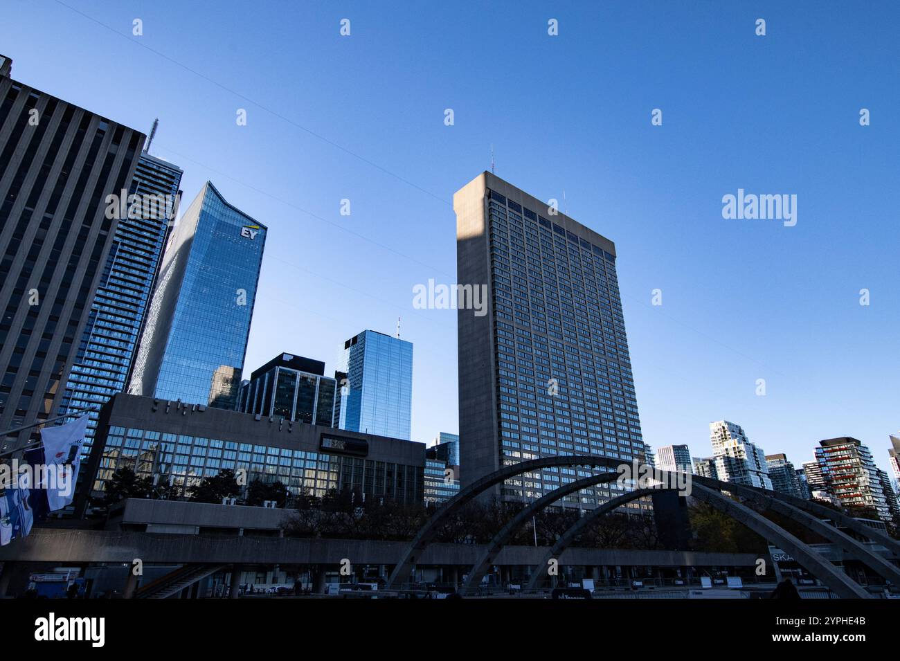 Buildings with arches hi-res stock photography and images - Alamy