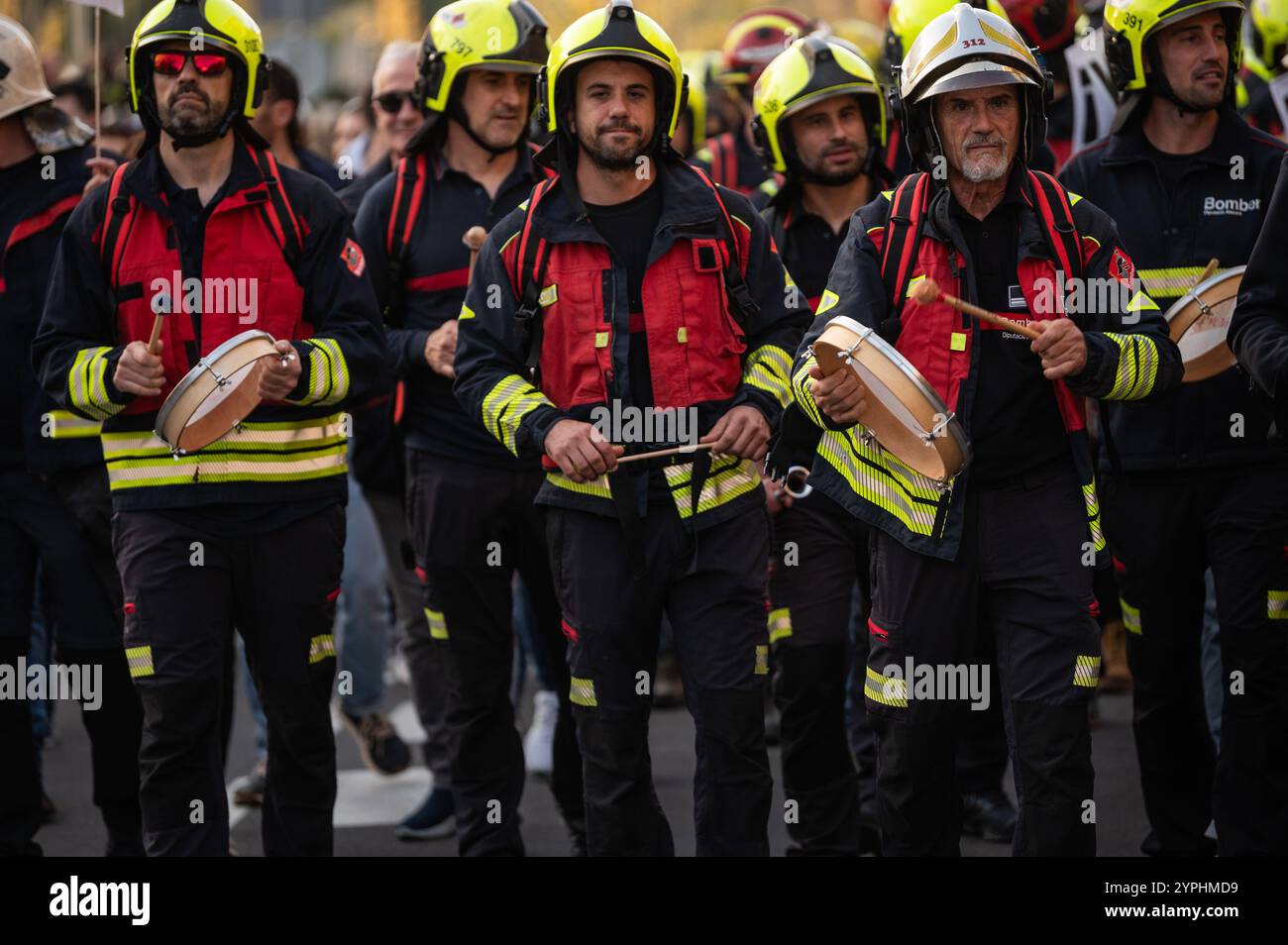 Madrid, Spain. 30th Nov, 2024. Firefighters protesting during a ...