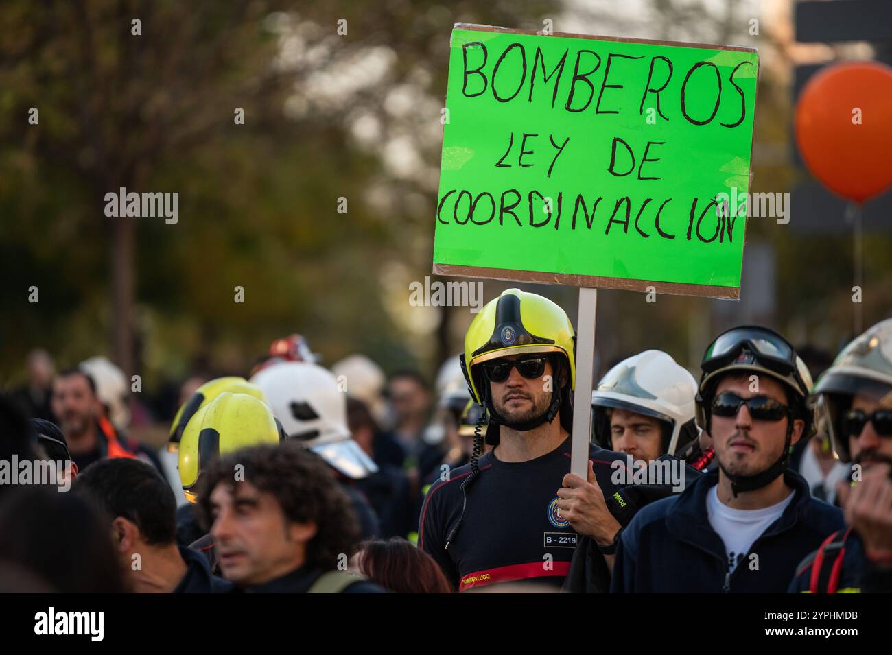 Madrid, Spain. 30th Nov, 2024. A firefighter carrying a placard reading ...