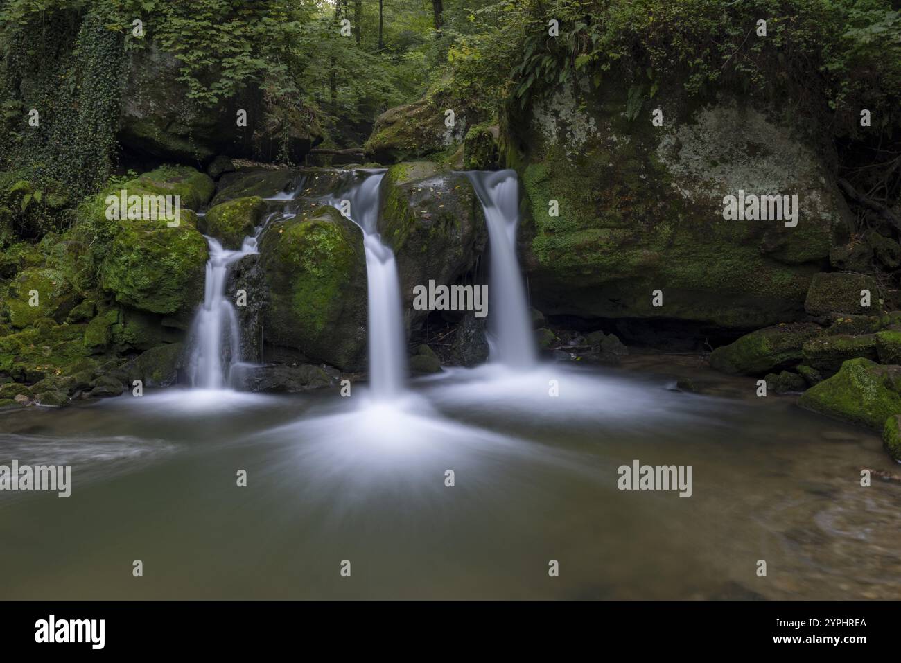 Cascade shooting pond waterfall hi-res stock photography and images - Alamy