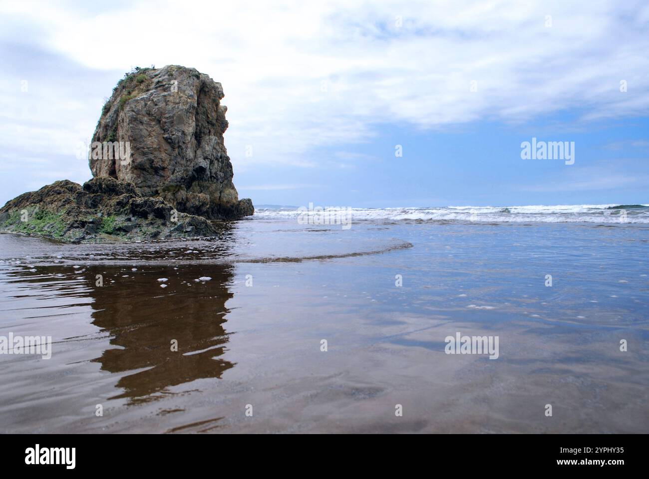 Coastal Pacific Northwest with boulder Stock Photo - Alamy