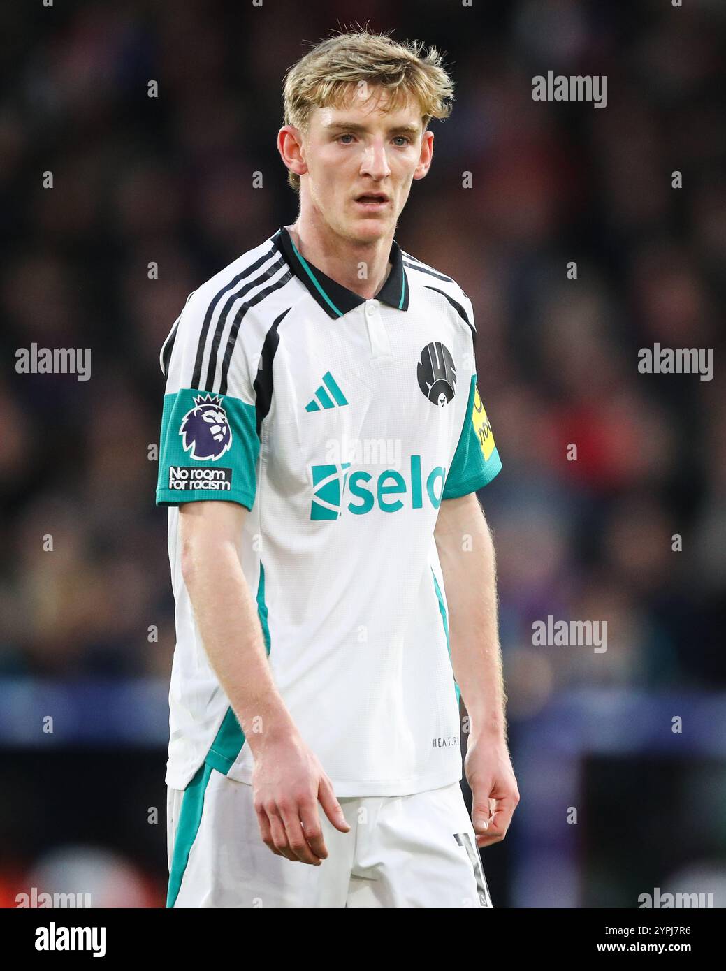 Anthony Gordon of Newcastle United during the Premier League match ...