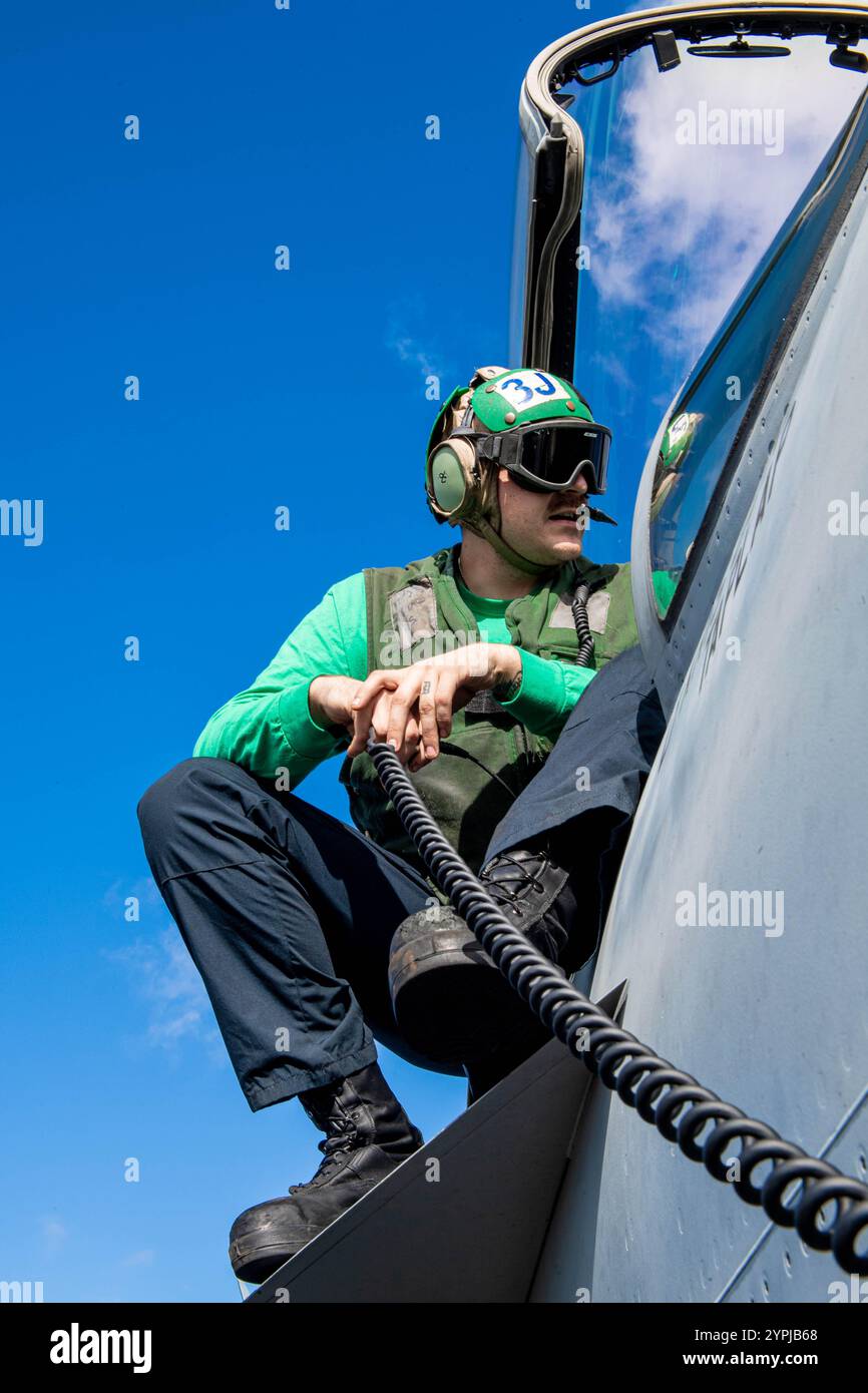 241128-N-FS097-1238 PACIFIC OCEAN (Nov. 28, 2024) Aviation Machinist’s ...