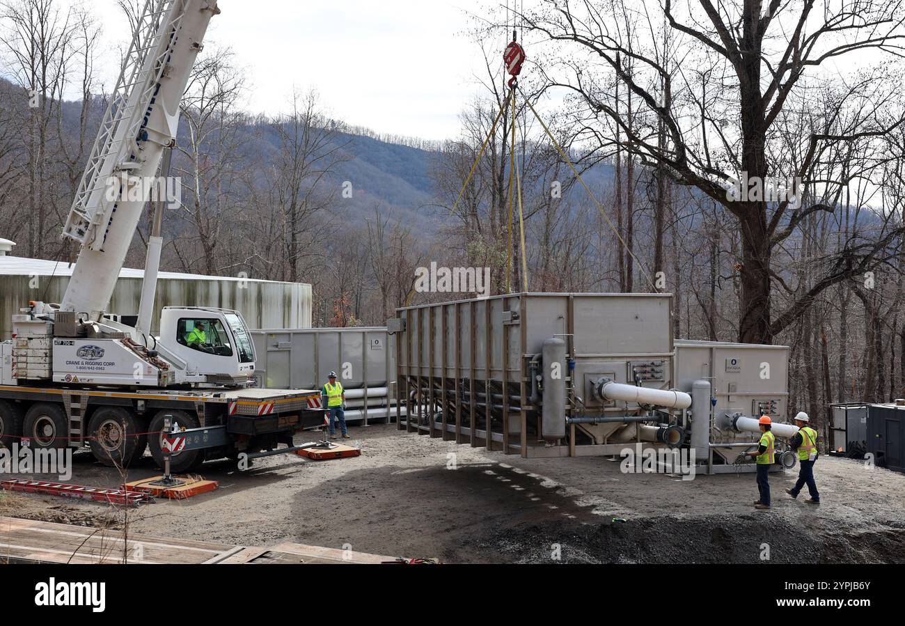 A U.S. Army Corps of Engineers contractor moves a dissolved air ...