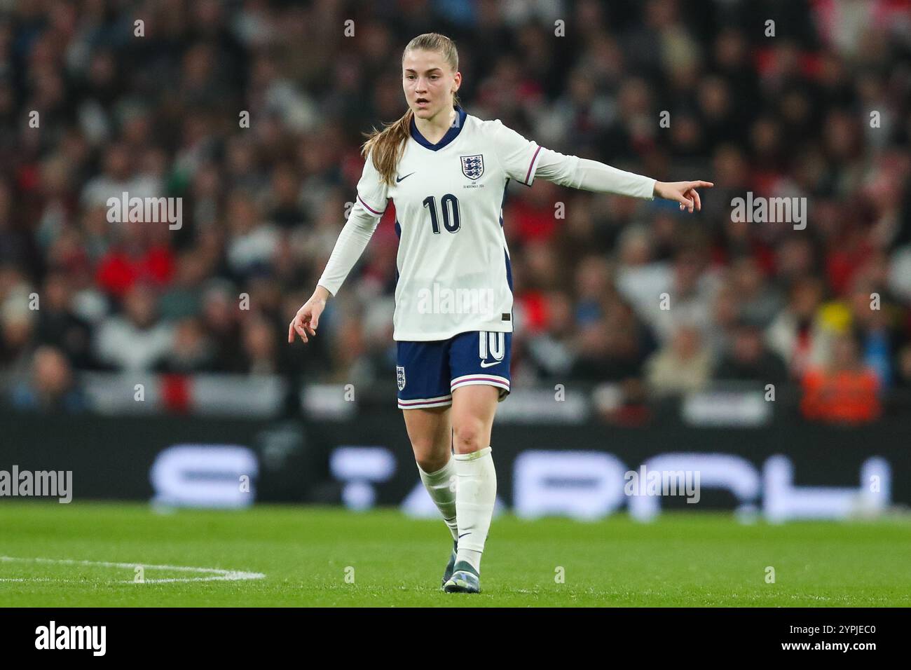 Jess Park of England gives the team instructions during the Women's ...