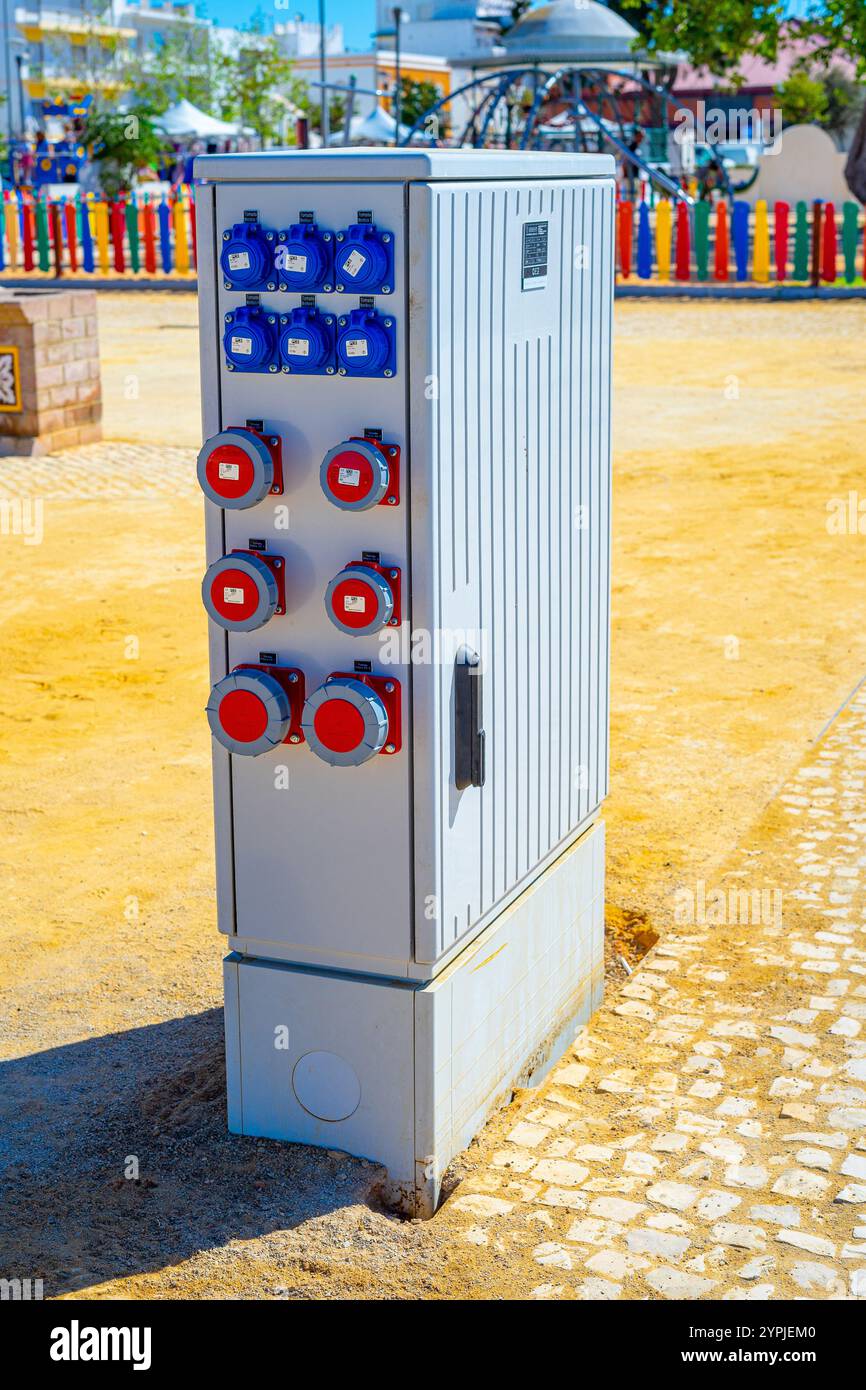 Electric pepper shaker, electricity distribution column with several ...