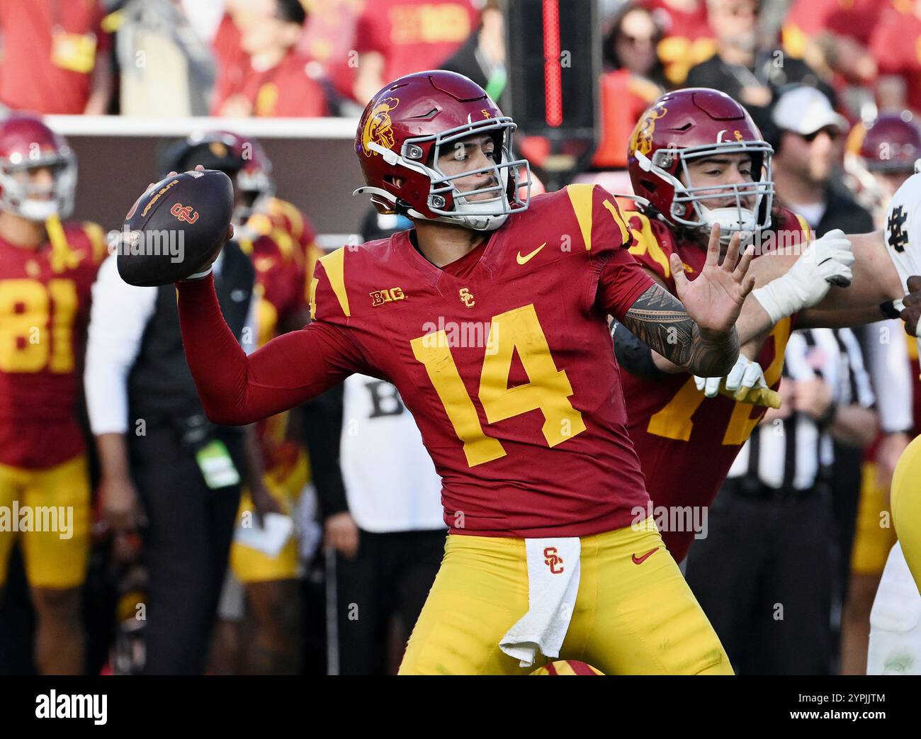 LOS ANGELES, CA - NOVEMBER 30: USC Trojans quarterback Jayden Maiava ...
