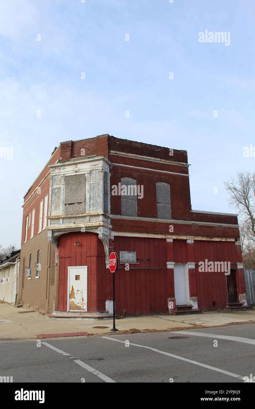 Old abandoned storefront hi-res stock photography and images - Alamy