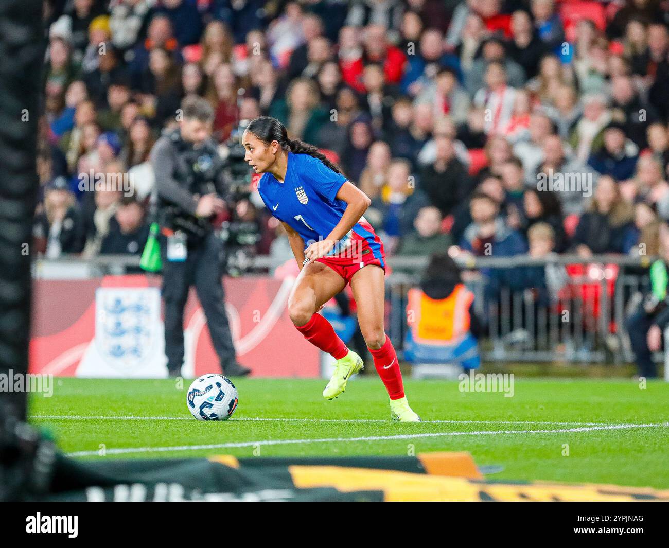 Wembley Stadium, England 30th November 2024: Alyssa Thompson (7 for USA ...