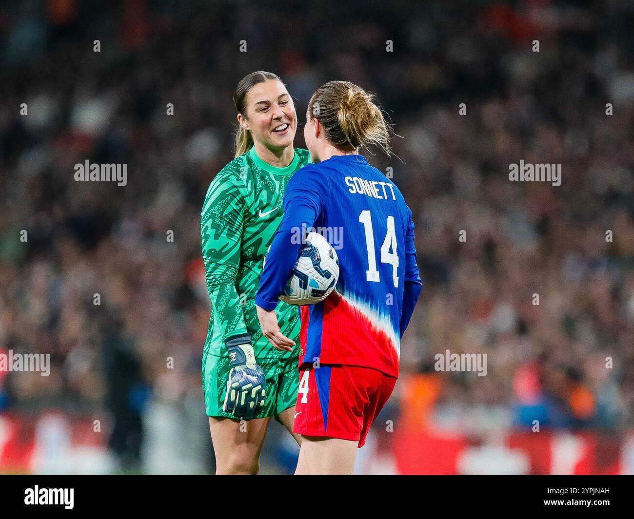 Wembley Stadium, England 30th November 2024: Goalkeeper Mary Earps (1 ...