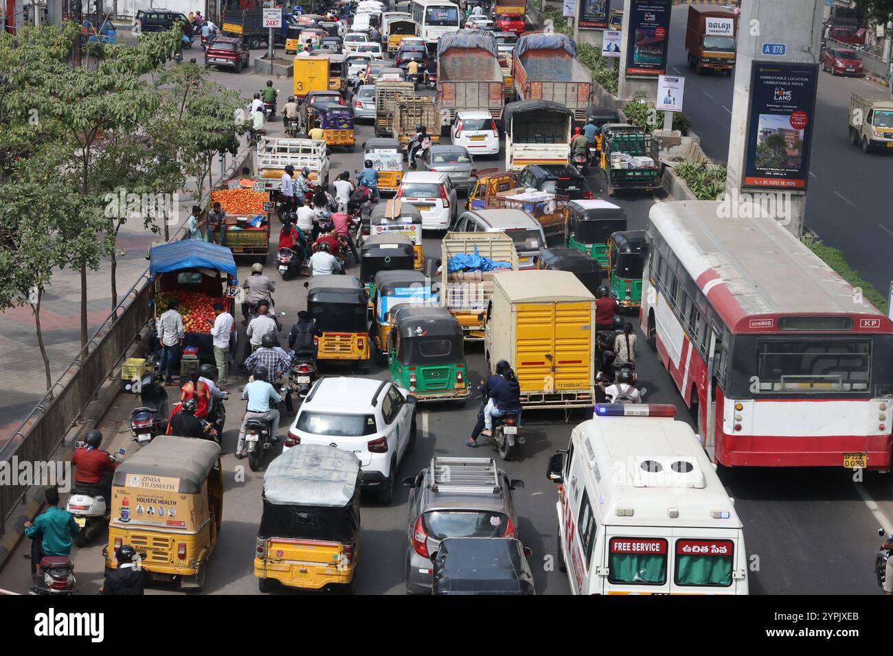 Traffic congestion in Hyderabad, Telegana, India Stock Photo - Alamy