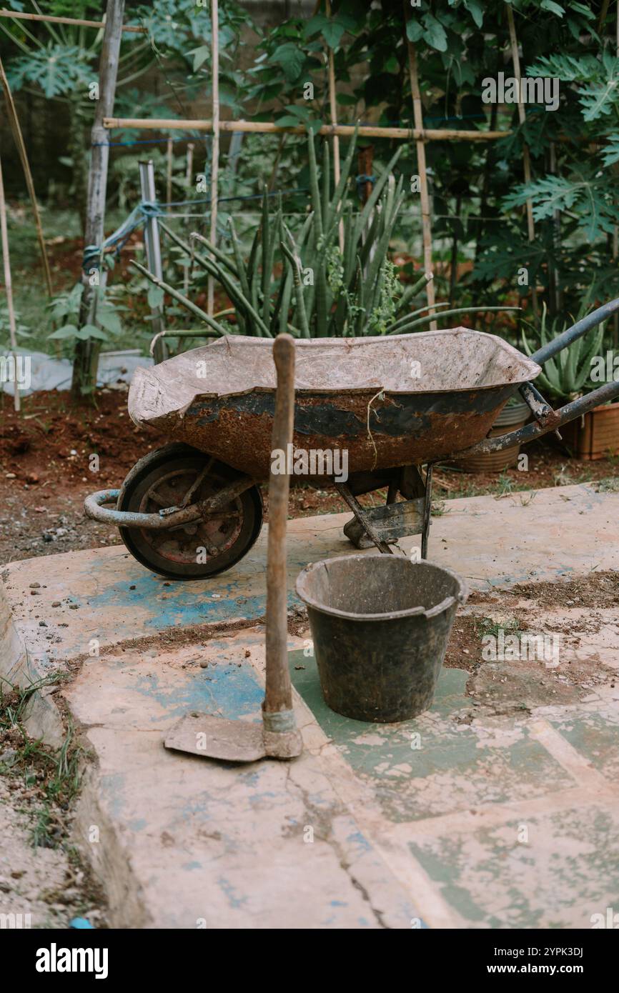 Girls in wheelbarrow hi-res stock photography and images - Alamy