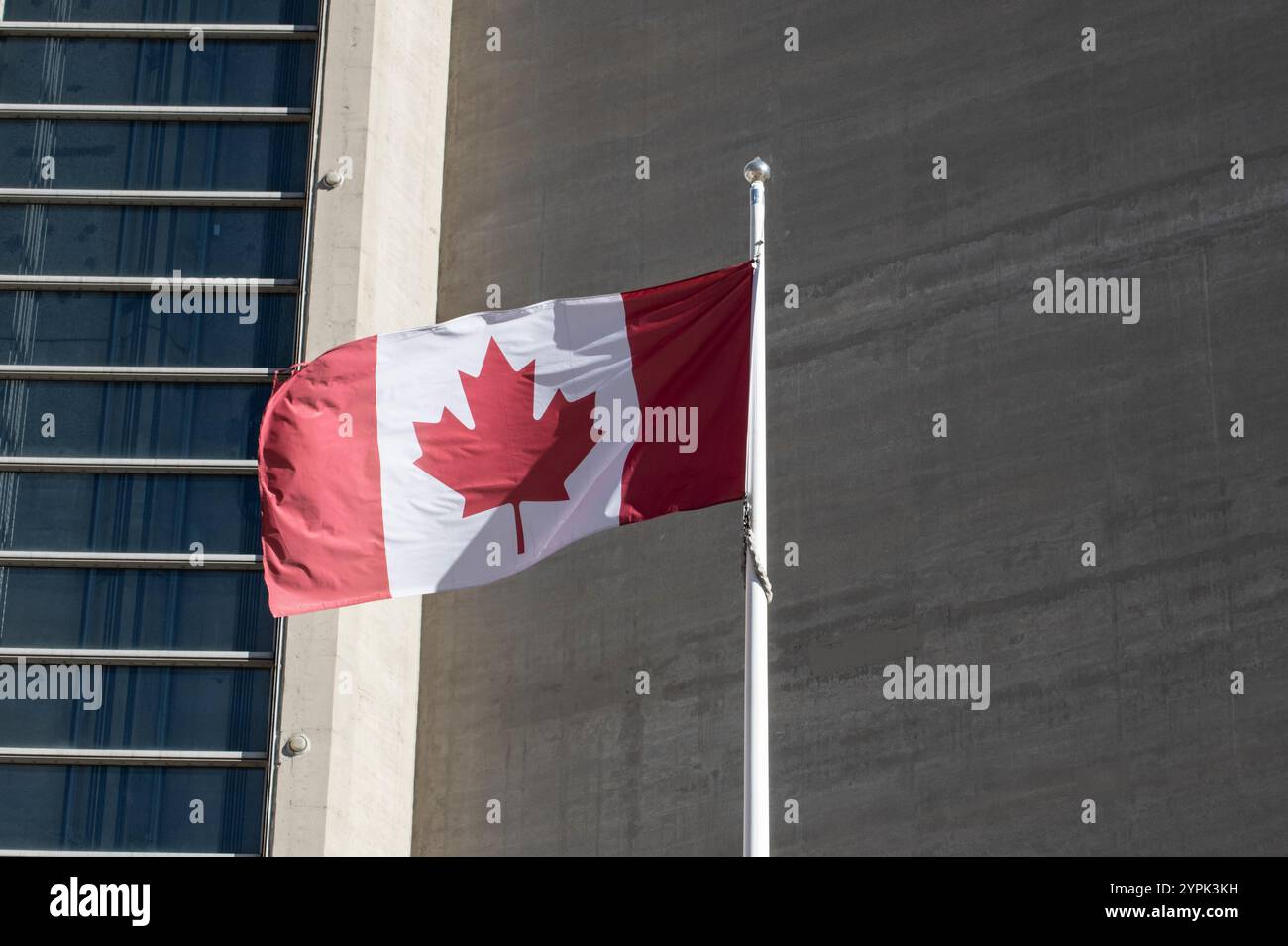 Canadian flag at the CN Tower on Bremner Boulevard in downtown Toronto ...
