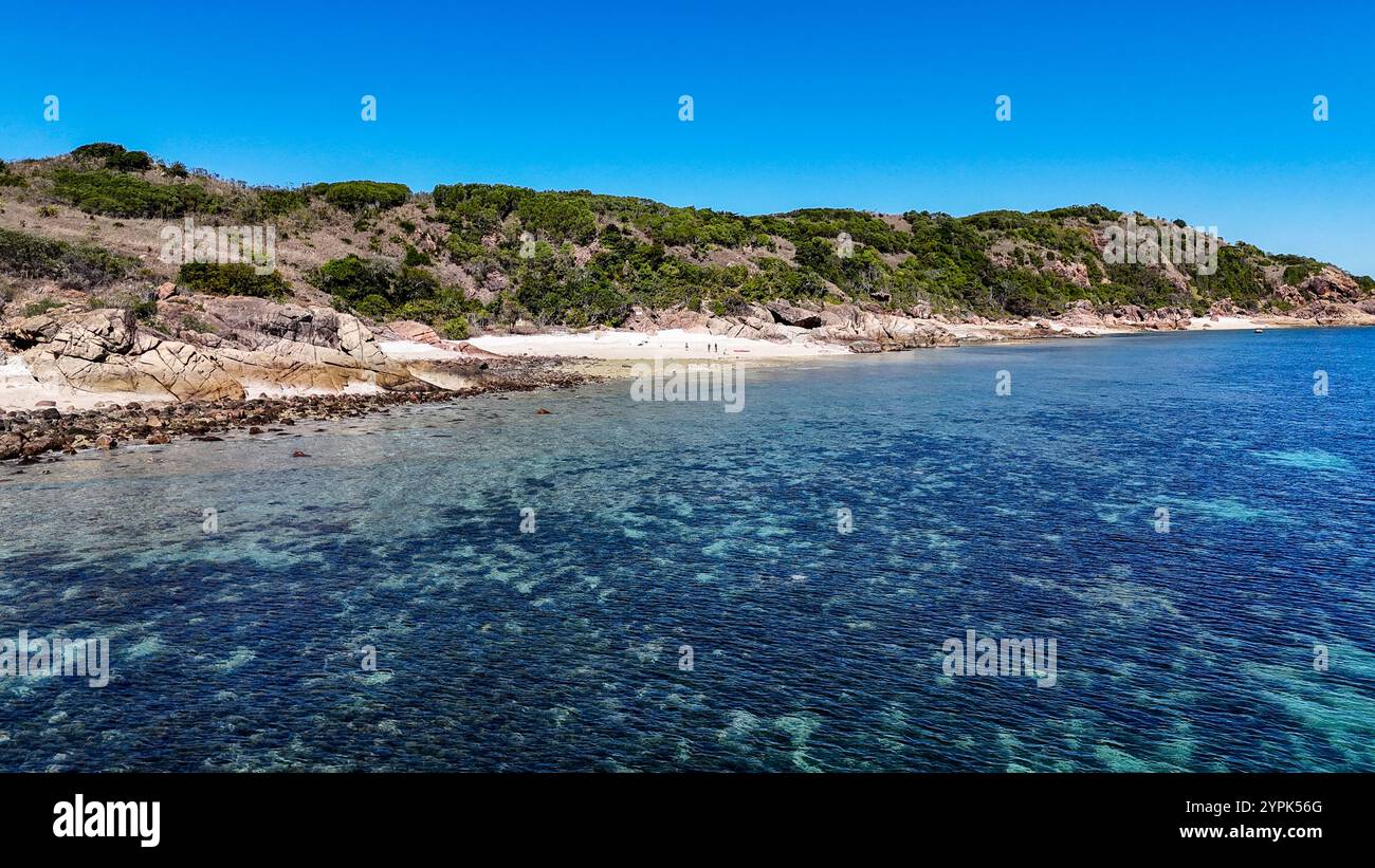 Tropical beach background small island hi-res stock photography and ...