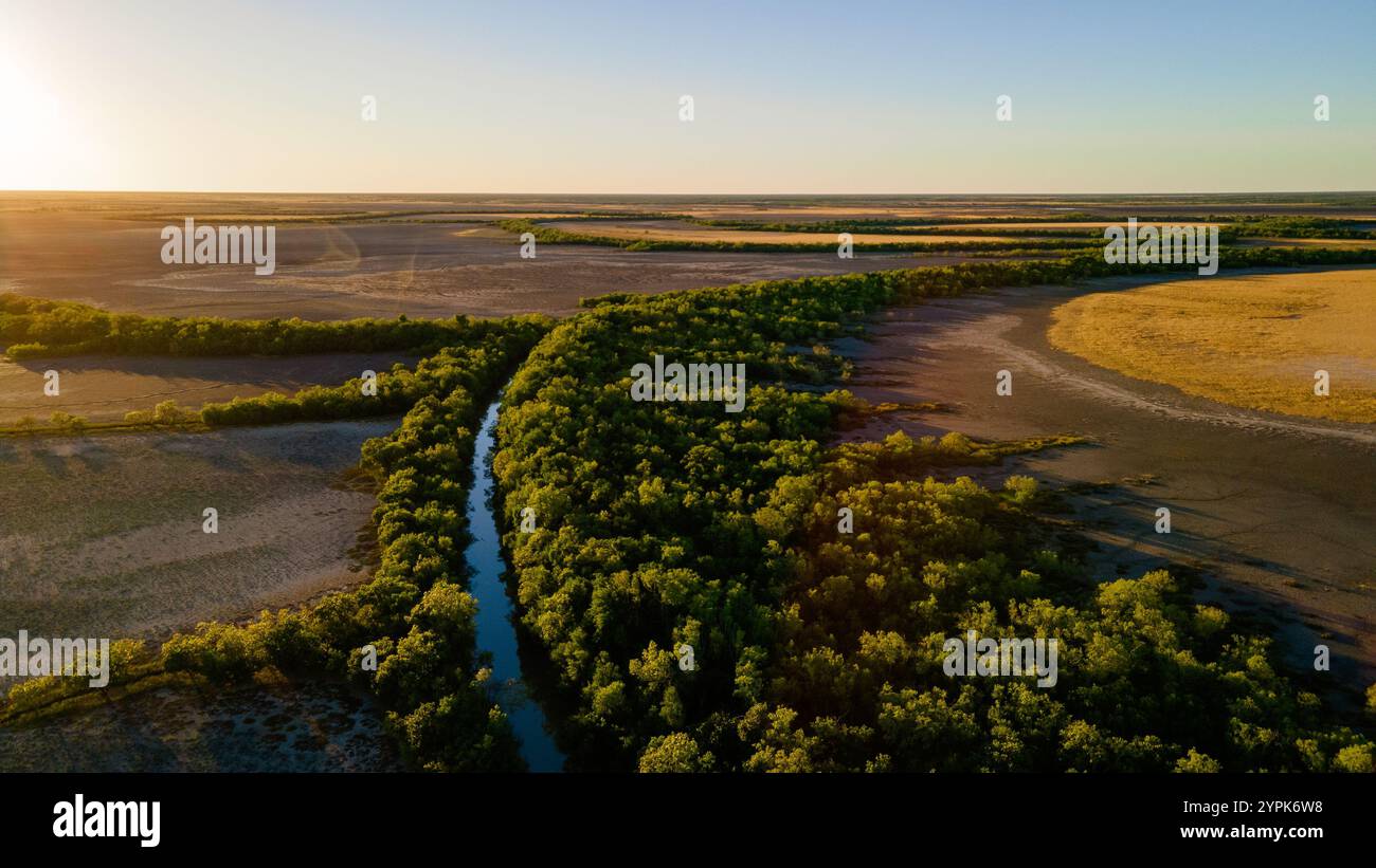 Riverbank oasis hi-res stock photography and images - Alamy
