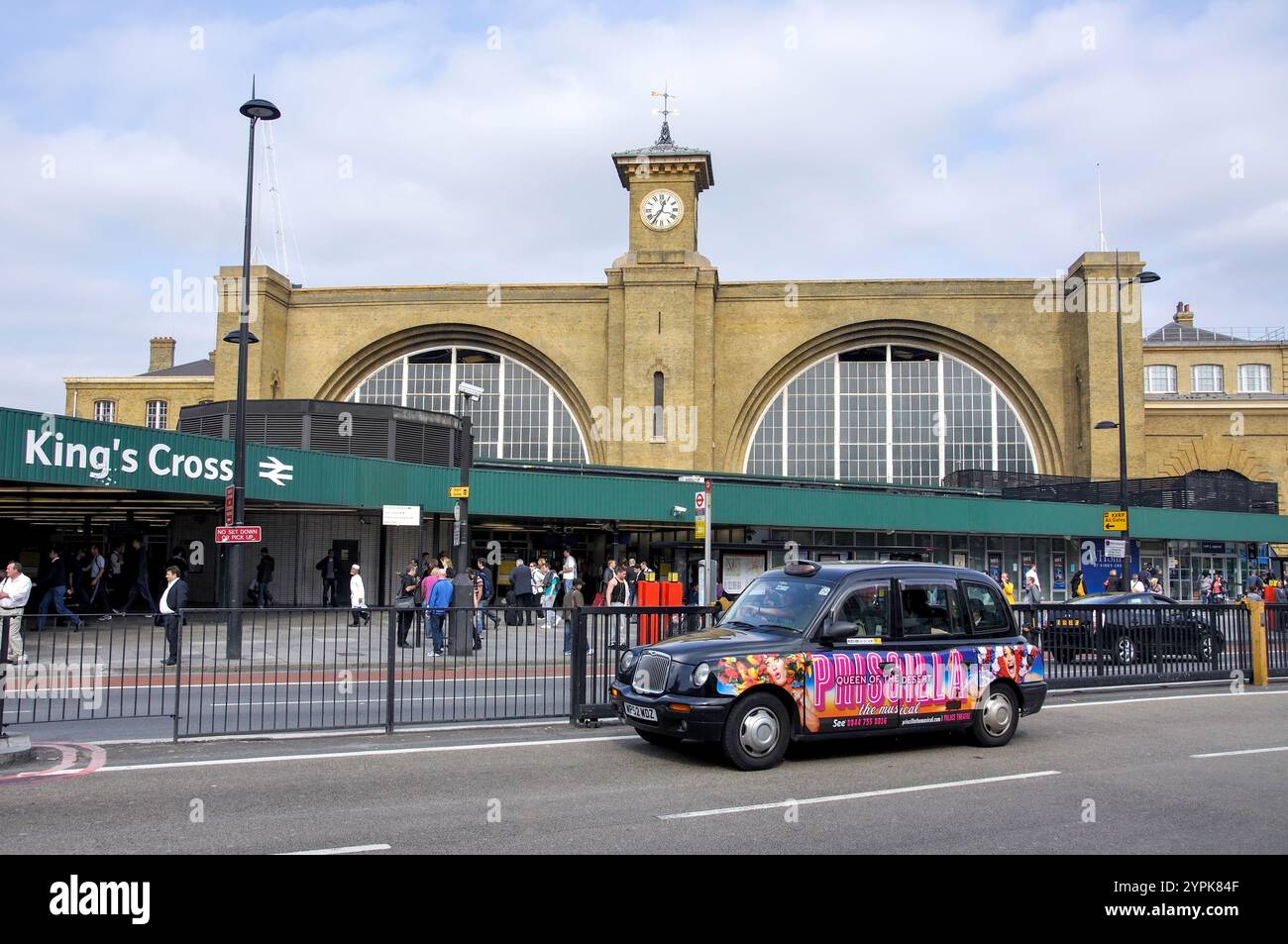 London kings cross underground station hi-res stock photography and ...