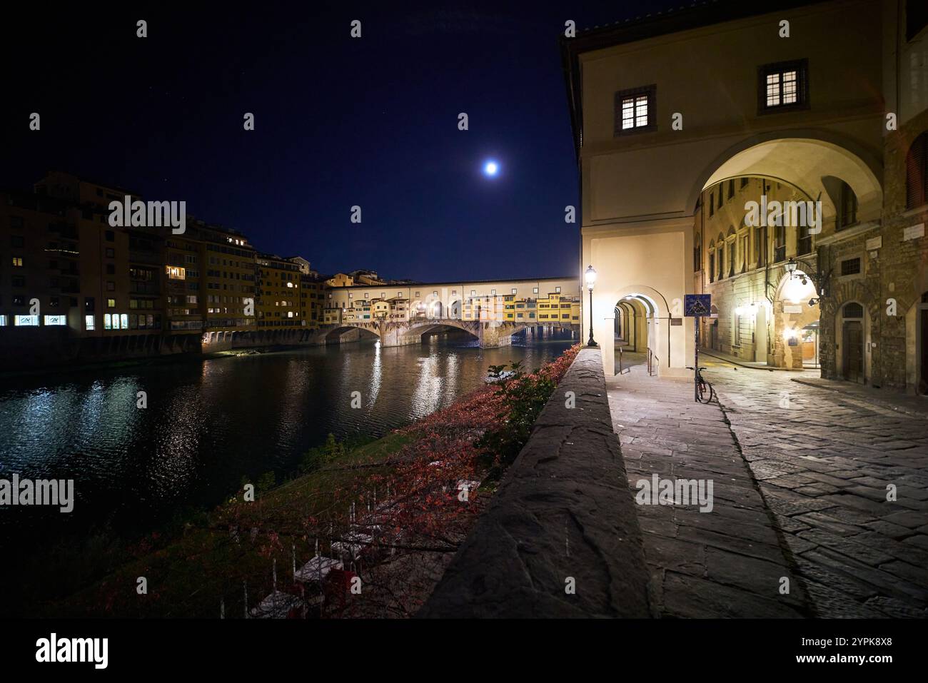 Ponte vecchio night medieval hi-res stock photography and images - Alamy