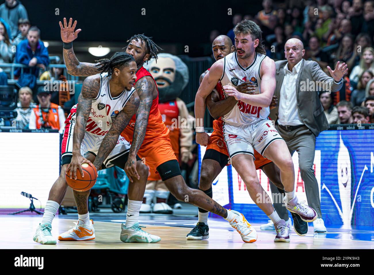 Chemnitz, Deutschland 30. November 2024: 1.BBL - 2024/2025 - Niners Chemnitz vs. Würzburg ...