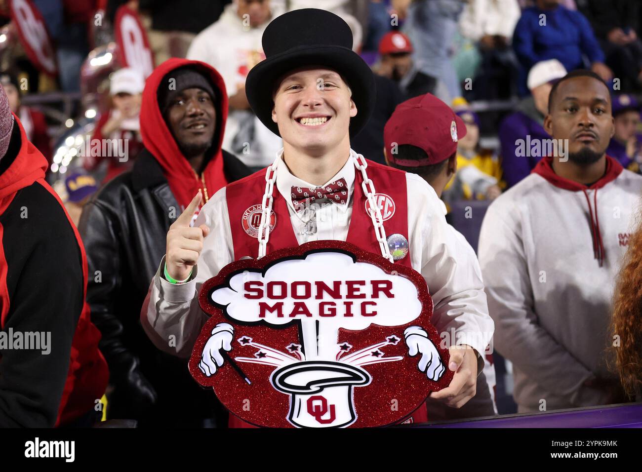 Baton Rouge, United States. 30th Nov, 2024. A Oklahoma Sooners fan ...