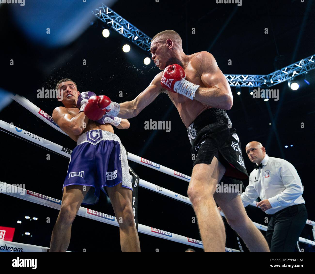Boxing fight hi-res stock photography and images - Alamy