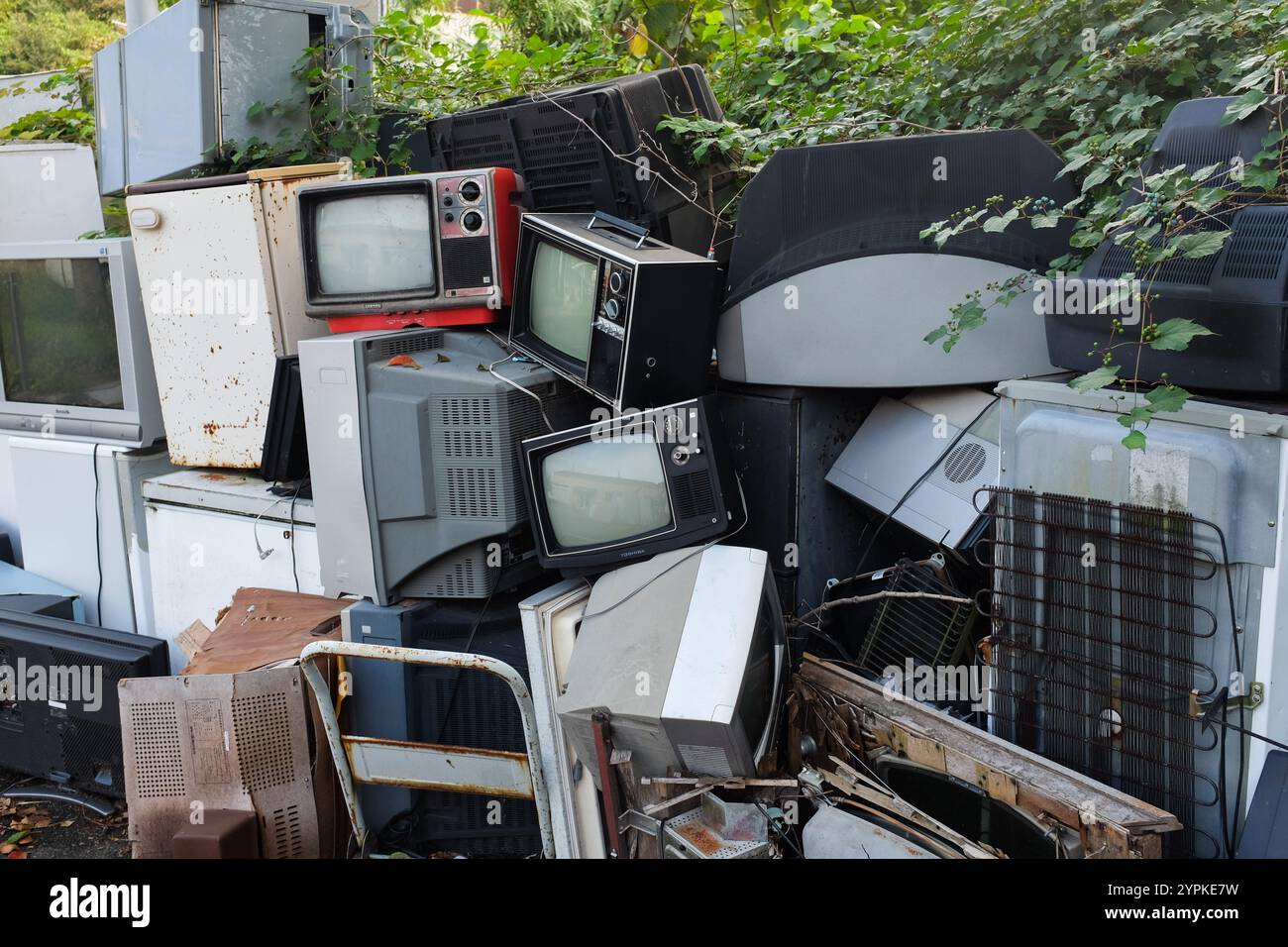 A pile of old electronic equipment Stock Photo - Alamy