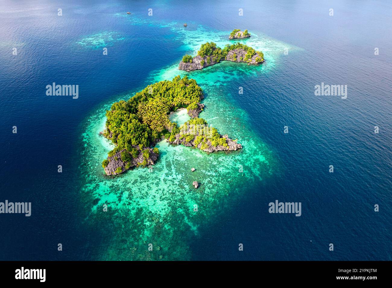 Empty islands in indonesia hi-res stock photography and images - Alamy