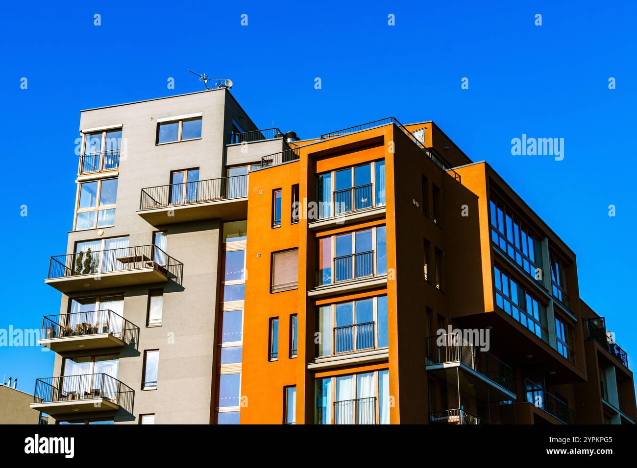 Dynamic architecture building hi-res stock photography and images - Alamy
