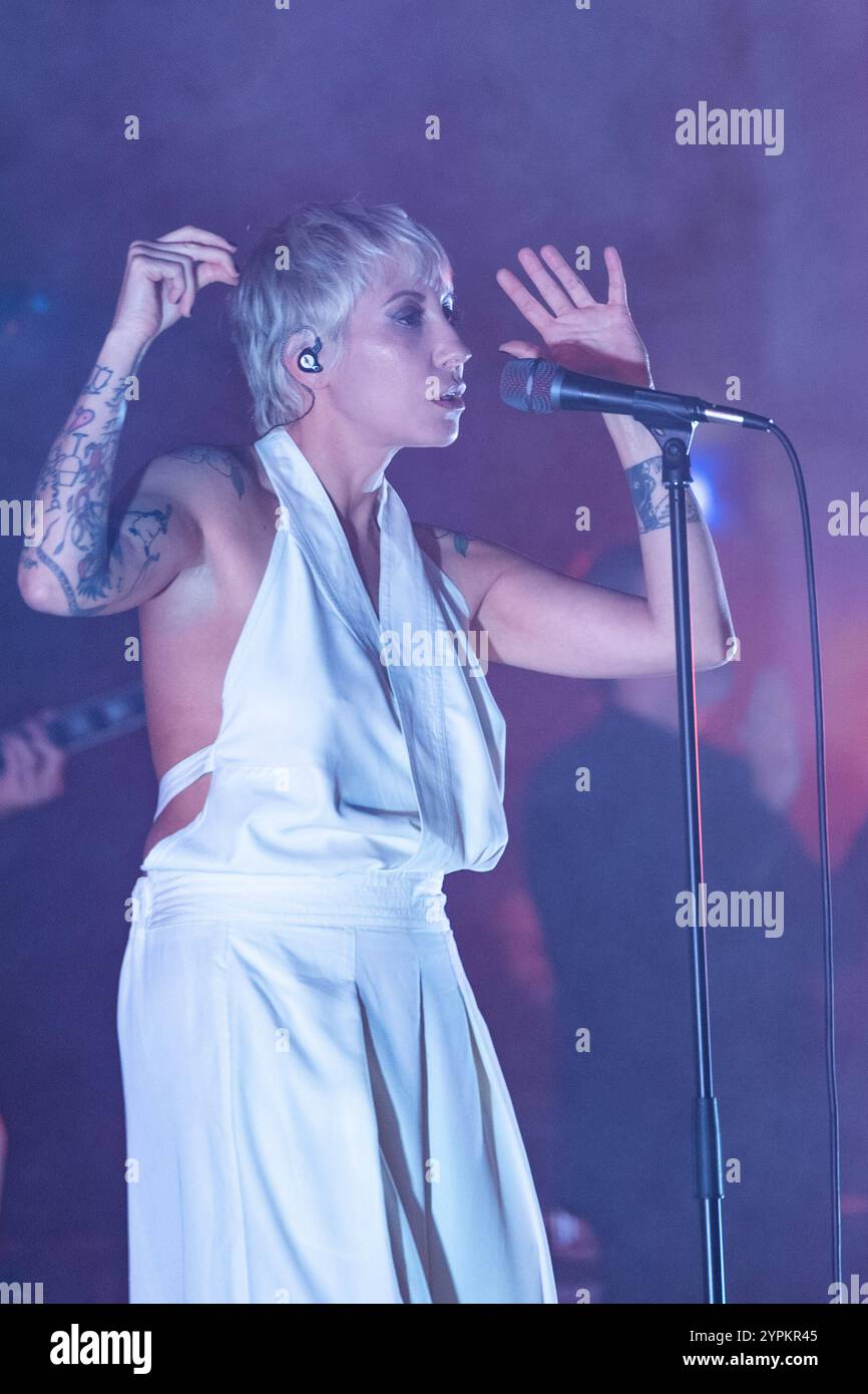 Italian singer Music Concert - Malika Ayane - A Teatro Tour 2024 Malika ...