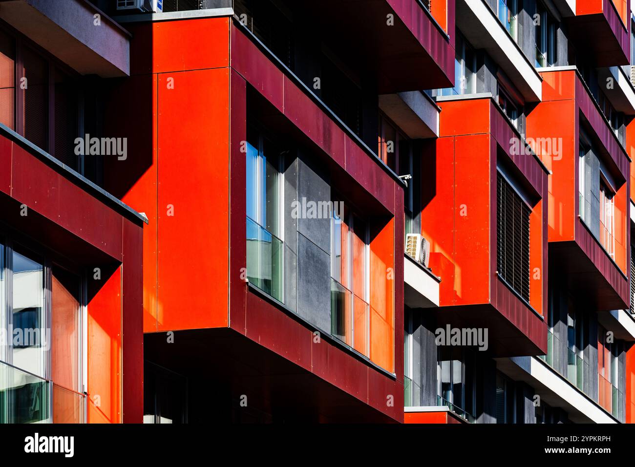 Red panels hi-res stock photography and images - Alamy