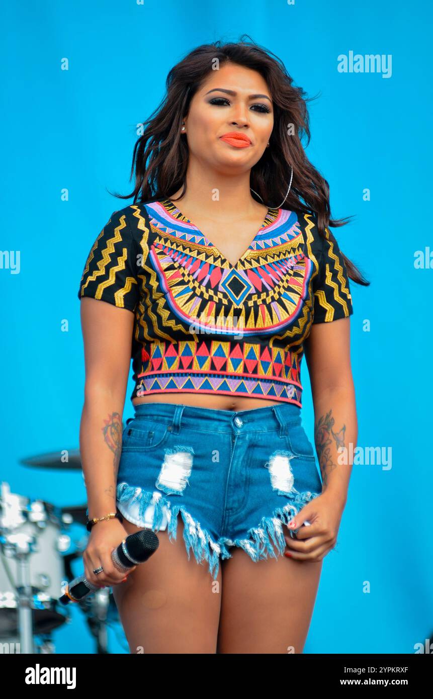 The saturdays singer vanessa white hi-res stock photography and images ...