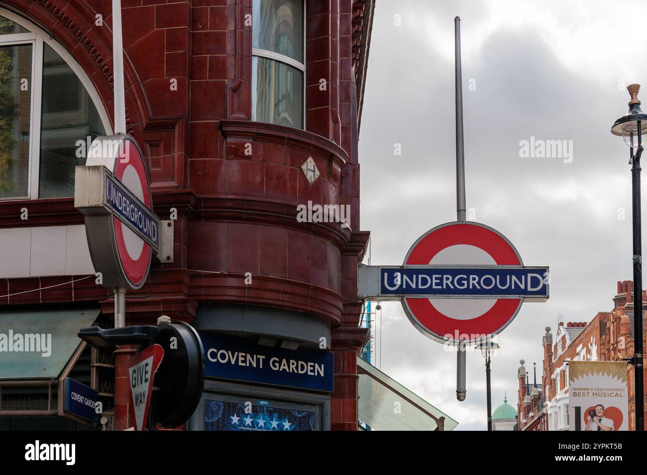 Iconic London Underground roundel signs at Covent Garden station ...