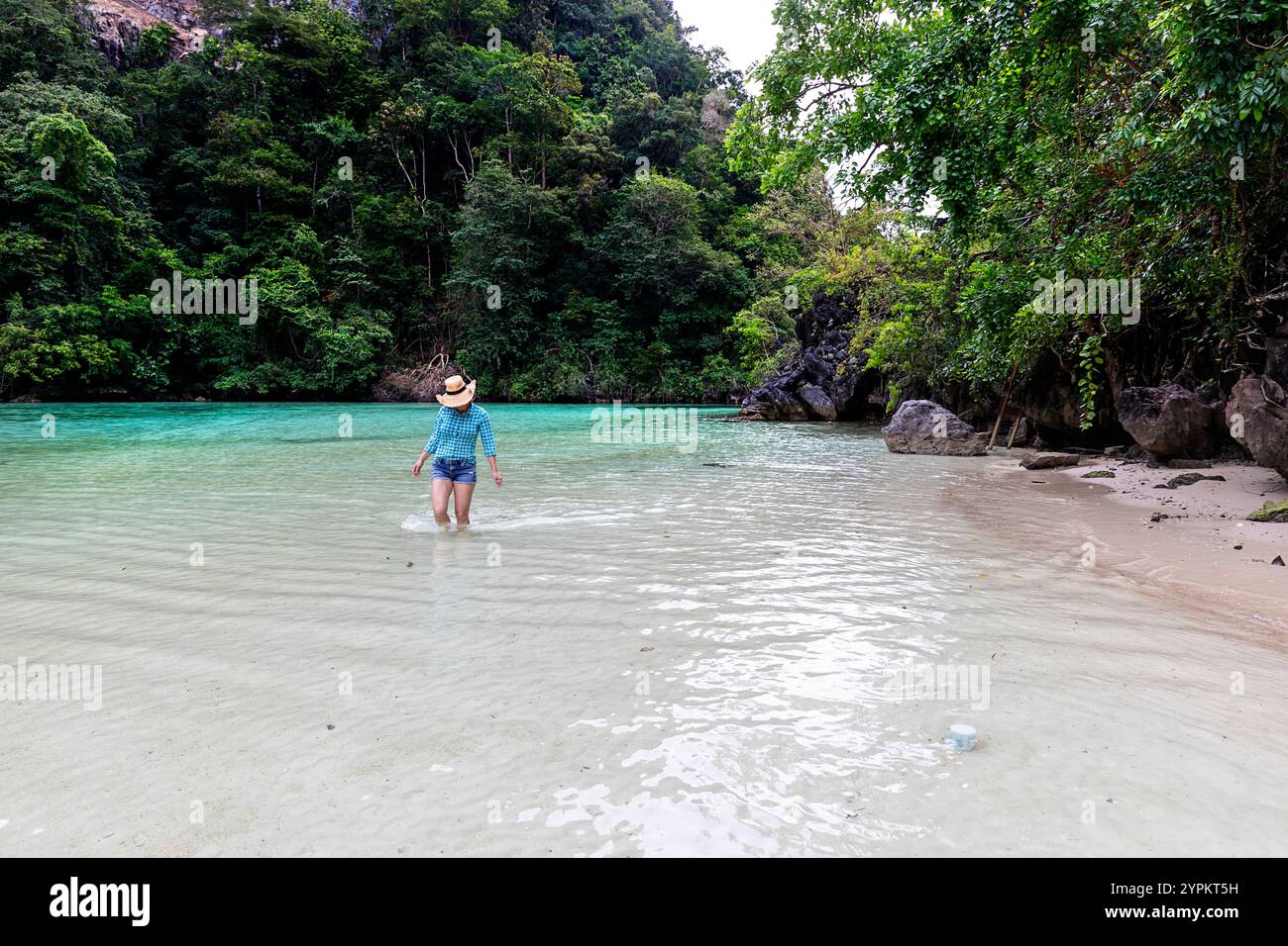 Woman tourist traveling around indonesia, exploring sulawesi and ...