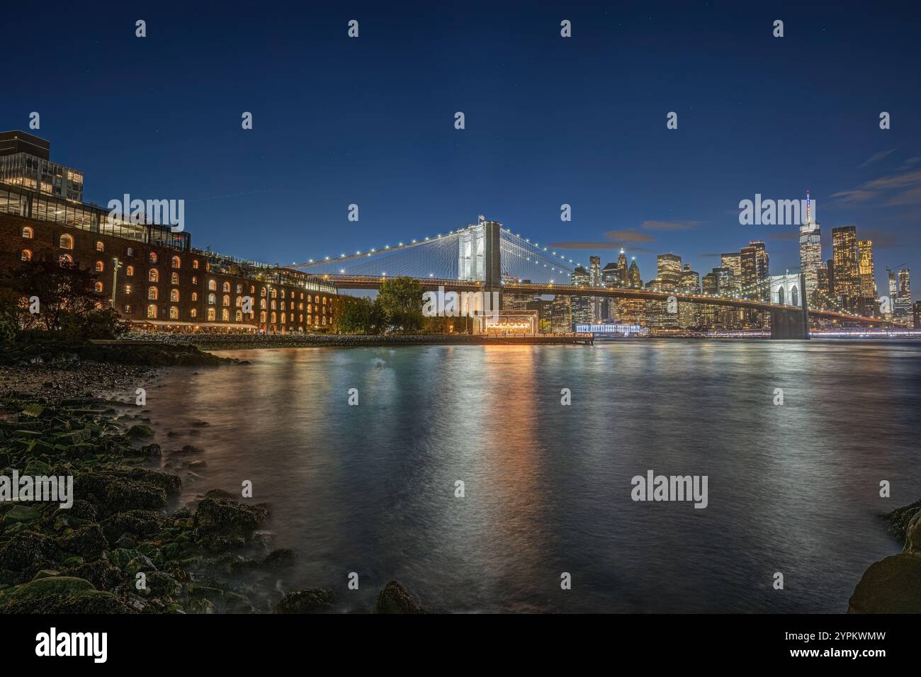 The famous Brooklyn Bridge and the skyline of lower Manhattan in New ...