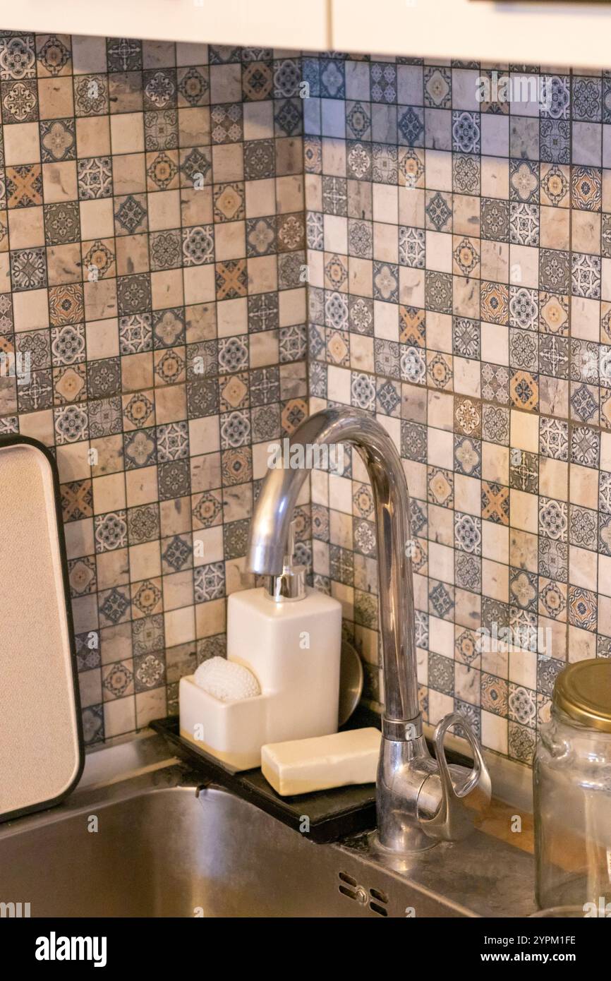 Top mount sink hi-res stock photography and images - Alamy