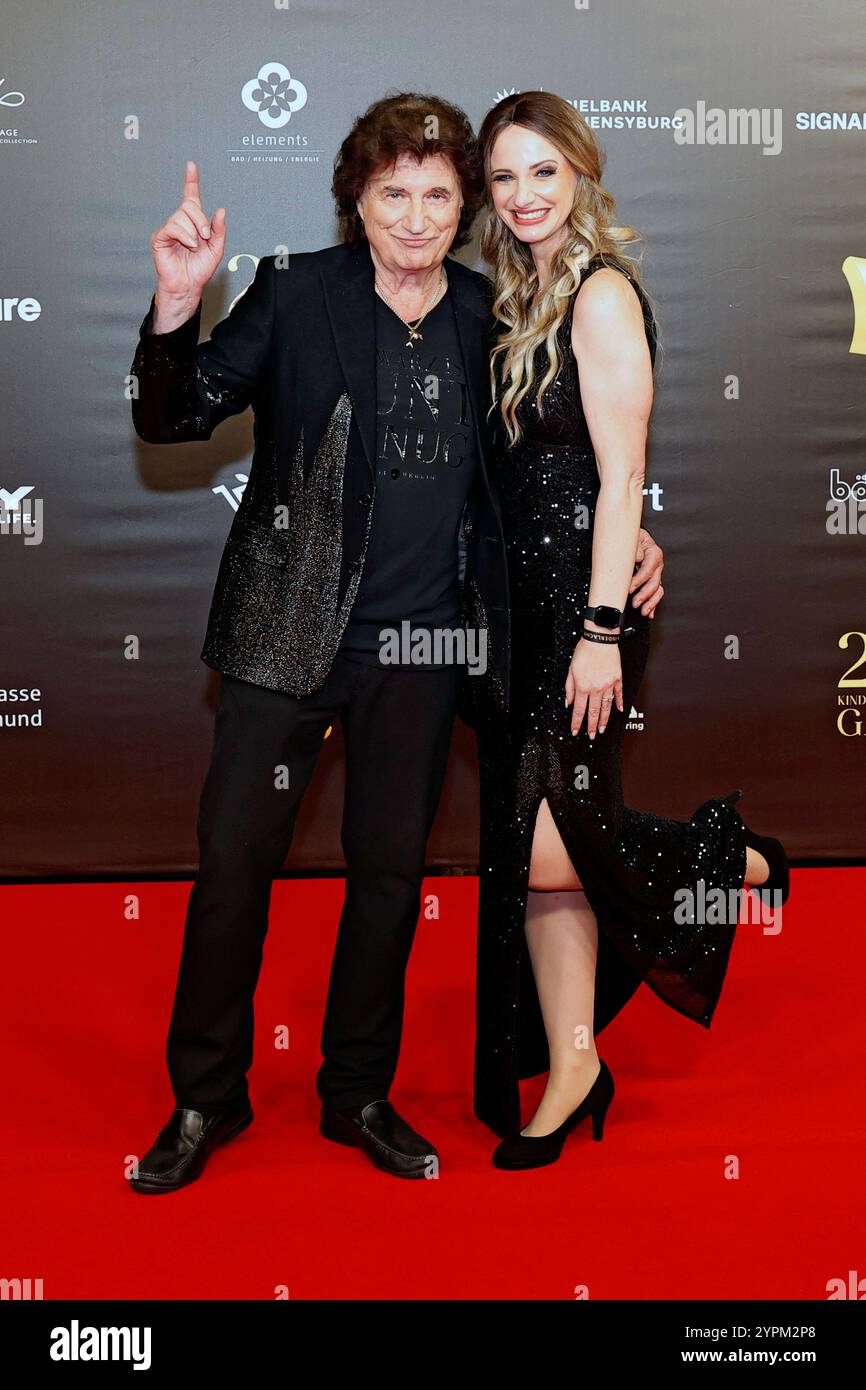 Olaf Malolepski mit Tochter Pia Malo bei der 20. Kinderlachen-Gala 2024 ...