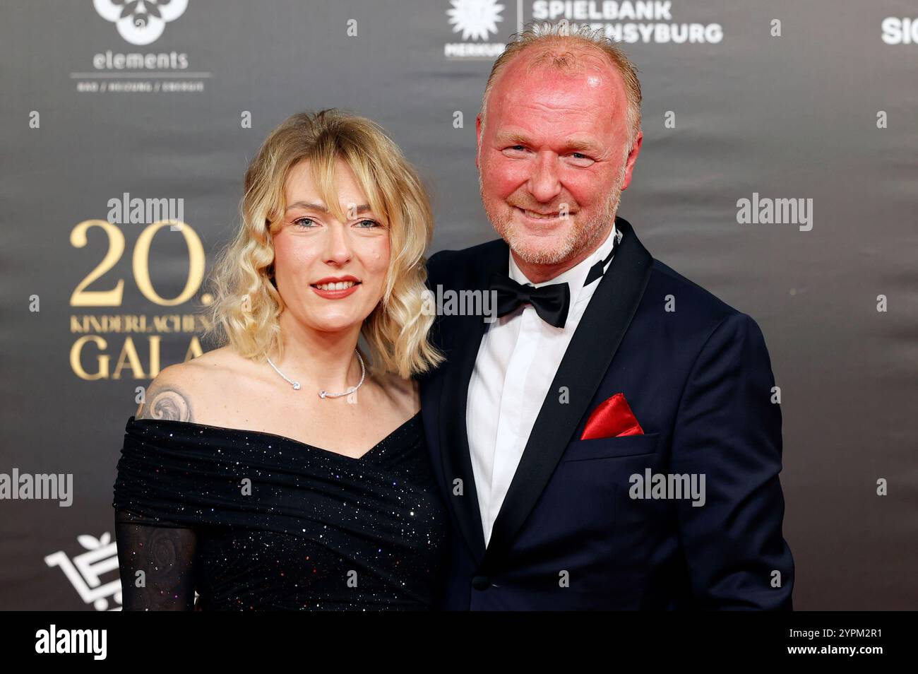 Frank Neuenfels mit Partnerin Sarah Backhaus bei der 20. Kinderlachen ...